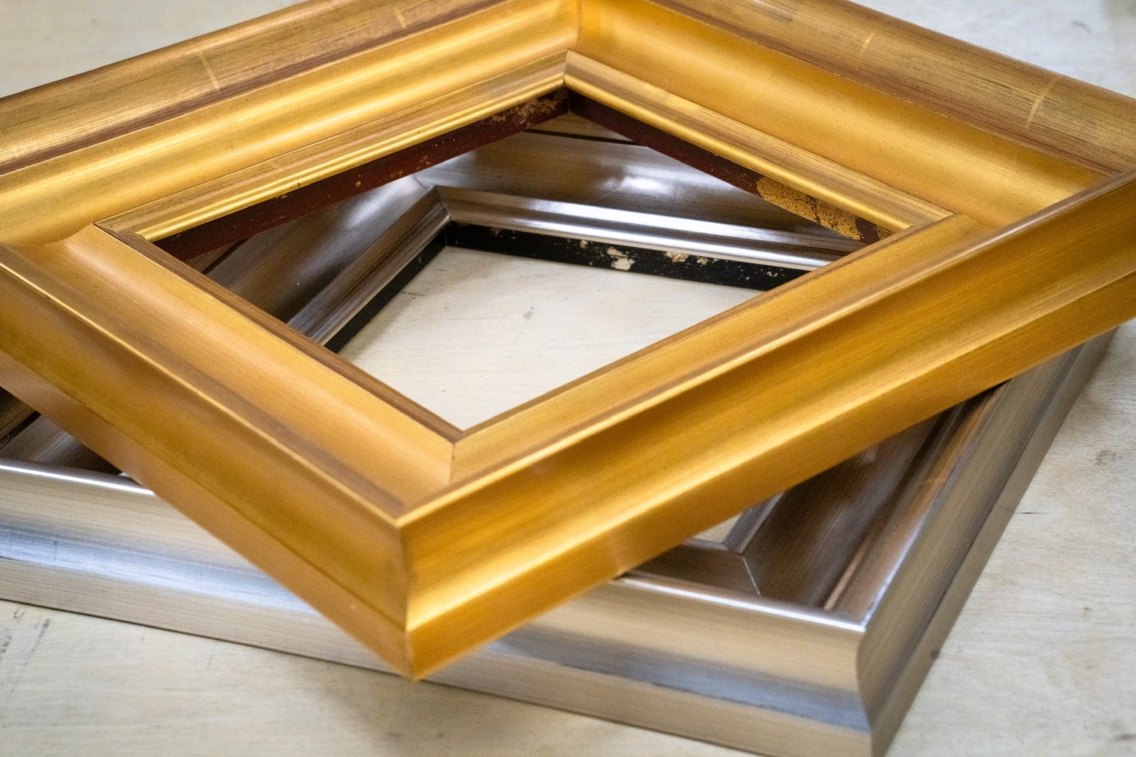 Traditional Classic Gold Frame - Articient